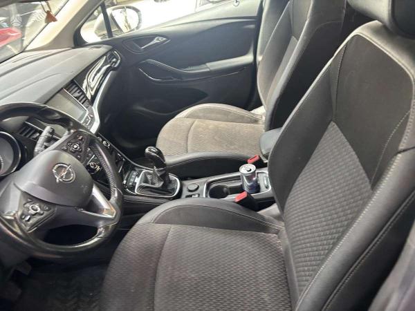 Grey Opel Astra 2017 in Siauliai, with an engine capacity of 1.60 L and mileage of 163 thousand km for 5600 €, photo 7 on AUTOMOTO.COM.LV