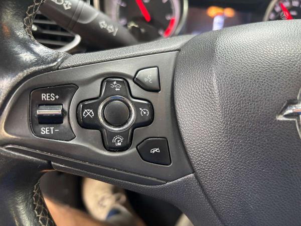 Grey Opel Astra 2017 in Siauliai, with an engine capacity of 1.60 L and mileage of 163 thousand km for 5600 €, photo 9 on AUTOMOTO.COM.LV