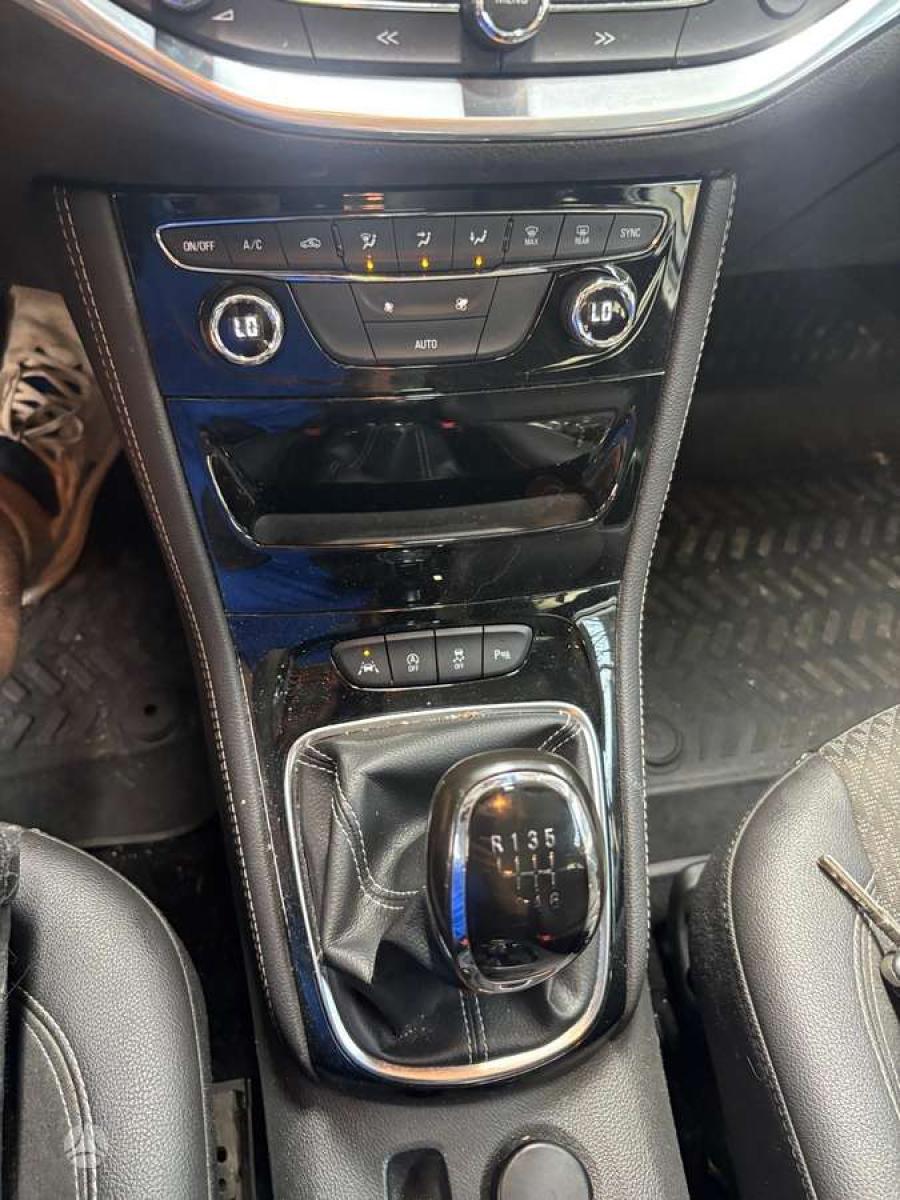 Pelēks Opel Astra 2017 Šauļi, ar dzinēja tilpumu 1.60 L un nobraukumu 163 tūkst. km par 5600 €, foto 16 vietnē AUTOMOTO.COM.LV