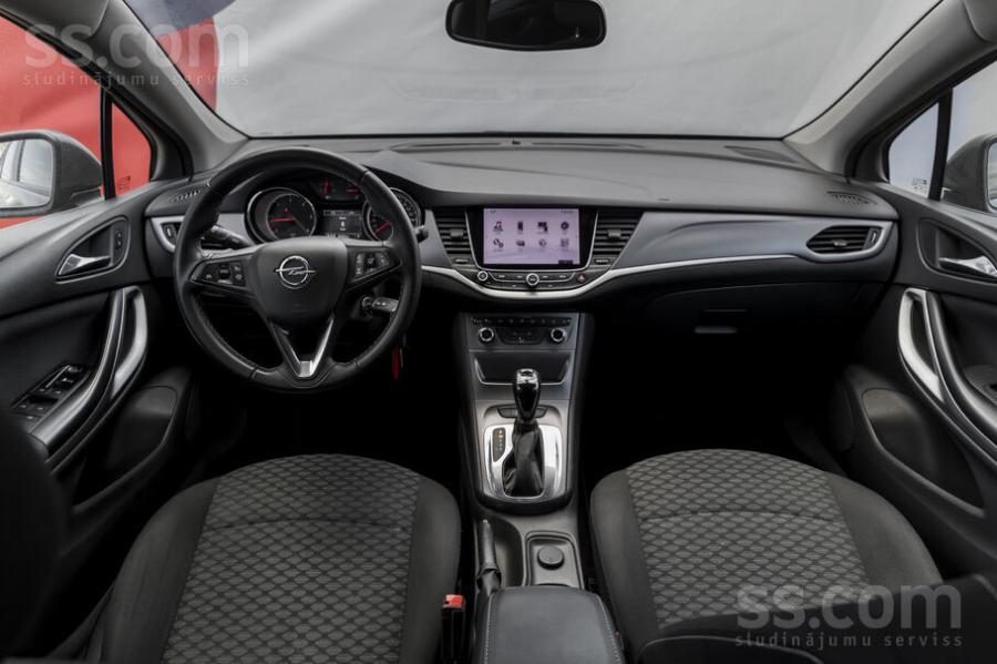 Grey Opel Astra 2017 in Riga, with an engine capacity of 1.60 L and mileage of 192 thousand km for 8650 €, photo 8 on AUTOMOTO.COM.LV