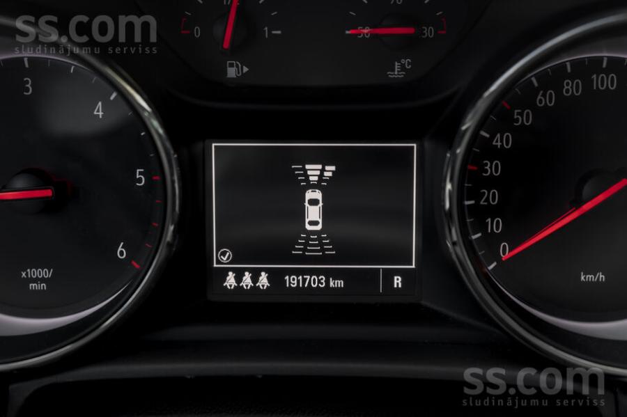 Grey Opel Astra 2017 in Riga, with an engine capacity of 1.60 L and mileage of 192 thousand km for 8650 €, photo 15 on AUTOMOTO.COM.LV