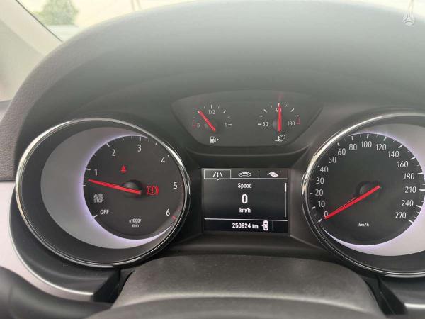 Grey Opel Astra 2017 in Taurage, with an engine capacity of 1.60 L and mileage of 250 thousand km for 5500 €, photo 6 on AUTOMOTO.COM.LV