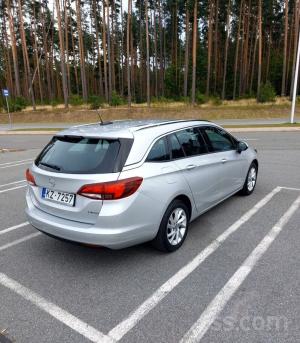 Grey Opel Astra 2017 in Riga, with an engine capacity of 1.40 L and mileage of 178 thousand km for 7200 €, photo 5 on AUTOMOTO.COM.LV