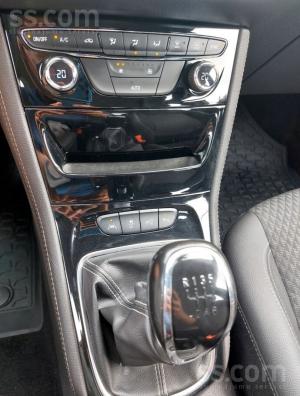 Grey Opel Astra 2017 in Riga, with an engine capacity of 1.40 L and mileage of 178 thousand km for 7200 €, photo 8 on AUTOMOTO.COM.LV