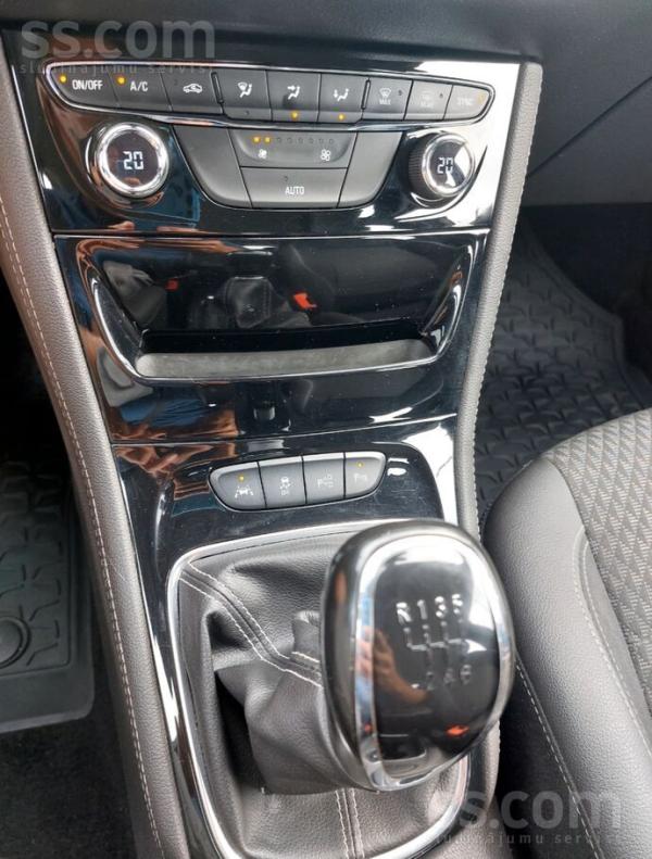 Grey Opel Astra 2017 in Riga, with an engine capacity of 1.40 L and mileage of 178 thousand km for 7200 €, photo 7 on AUTOMOTO.COM.LV