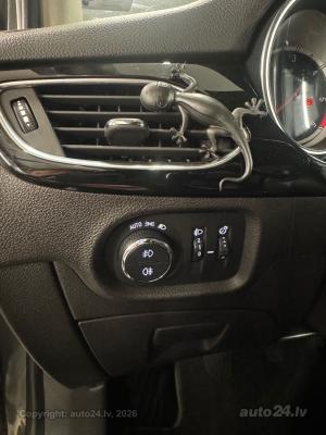 Grey Opel Astra 2017 in Tallinn, with an engine capacity of 1.60 L and mileage of 225 thousand km for 9999 €, photo 20 on AUTOMOTO.COM.LV