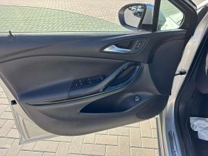 Pelēks Opel Astra 2017 Telšiai, ar dzinēja tilpumu 1.60 L un nobraukumu 235 tūkst. km par 6300 €, foto 13 vietnē AUTOMOTO.COM.LV