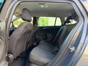 Grey Opel Astra 2017 in Vilnius, with an engine capacity of 1.60 L and mileage of 169 thousand km for 4900 €, photo 15 on AUTOMOTO.COM.LV