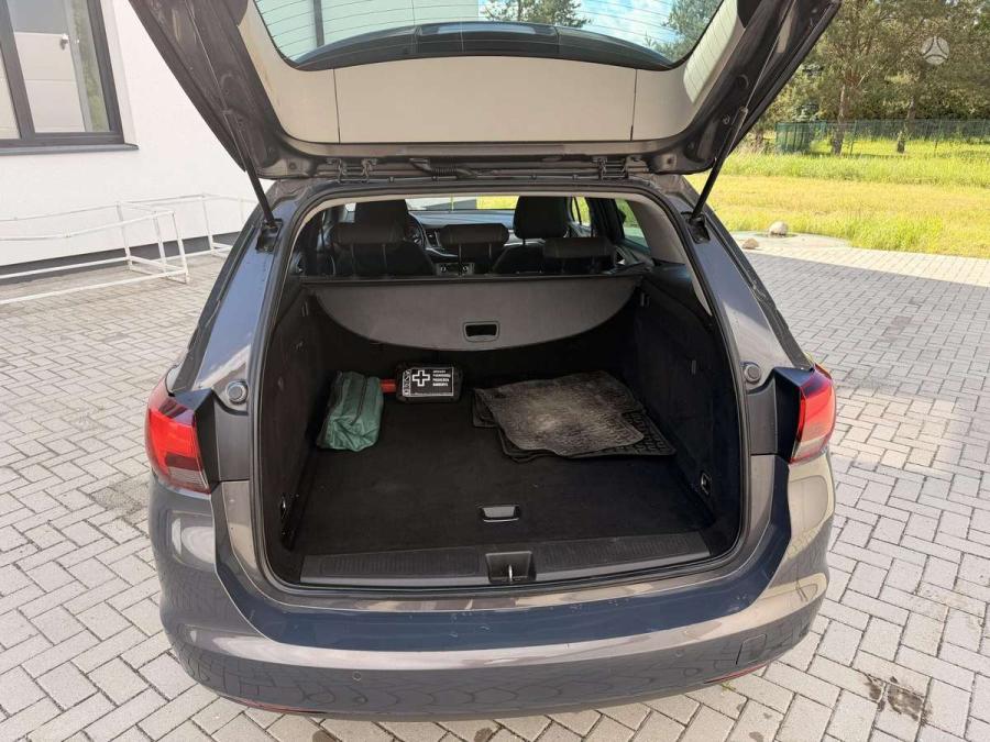 Grey Opel Astra 2017 in Vilnius, with an engine capacity of 1.60 L and mileage of 169 thousand km for 4900 €, photo 18 on AUTOMOTO.COM.LV