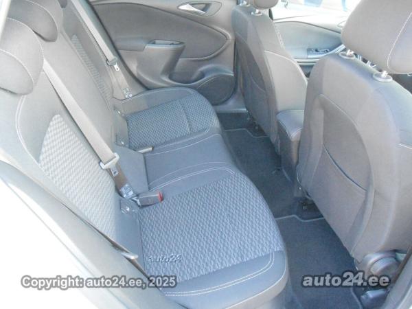 Grey Opel Astra 2018 in Viljandi, with an engine capacity of 1.60 L and mileage of 222 thousand km for 7890 €, photo 11 on AUTOMOTO.COM.LV