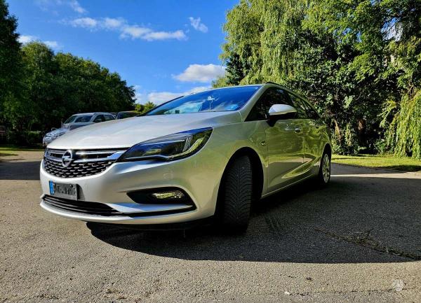 Grey Opel Astra 2018 in Kretinga, with an engine capacity of 1.60 L and mileage of 281 thousand km for 6300 €, photo 1 on AUTOMOTO.COM.LV