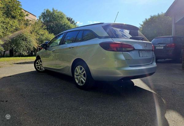 Grey Opel Astra 2018 in Kretinga, with an engine capacity of 1.60 L and mileage of 281 thousand km for 6300 €, photo 3 on AUTOMOTO.COM.LV