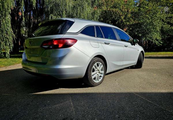 Grey Opel Astra 2018 in Kretinga, with an engine capacity of 1.60 L and mileage of 281 thousand km for 6300 €, photo 4 on AUTOMOTO.COM.LV