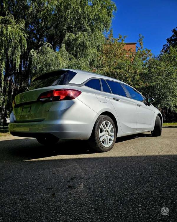Grey Opel Astra 2018 in Kretinga, with an engine capacity of 1.60 L and mileage of 281 thousand km for 6300 €, photo 5 on AUTOMOTO.COM.LV