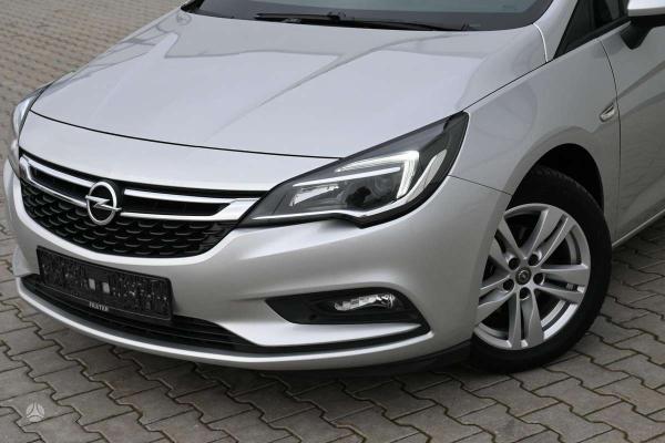 Grey Opel Astra 2018 in Kretinga, with an engine capacity of 1.60 L and mileage of 139 thousand km for 6450 €, photo 4 on AUTOMOTO.COM.LV