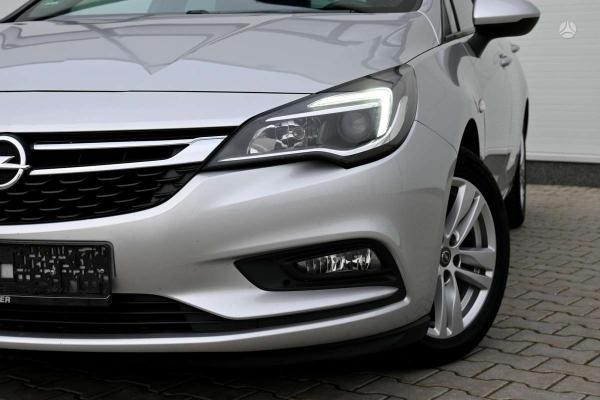 Grey Opel Astra 2018 in Kretinga, with an engine capacity of 1.60 L and mileage of 139 thousand km for 6450 €, photo 5 on AUTOMOTO.COM.LV
