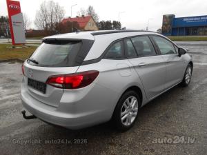 Grey Opel Astra 2018 in Viljandi, with an engine capacity of 1.60 L and mileage of 222 thousand km for 7890 €, photo 2 on AUTOMOTO.COM.LV