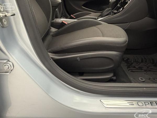 Grey Opel Astra 2018 in Avizieniai, with an engine capacity of 1.60 L and mileage of 181 thousand km for 7500 €, photo 6 on AUTOMOTO.COM.LV