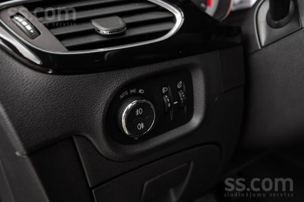 Grey Opel Astra 2018 in Jelgava, with an engine capacity of 1.60 L and mileage of 0 thousand km for 6750 €, photo 9 on AUTOMOTO.COM.LV