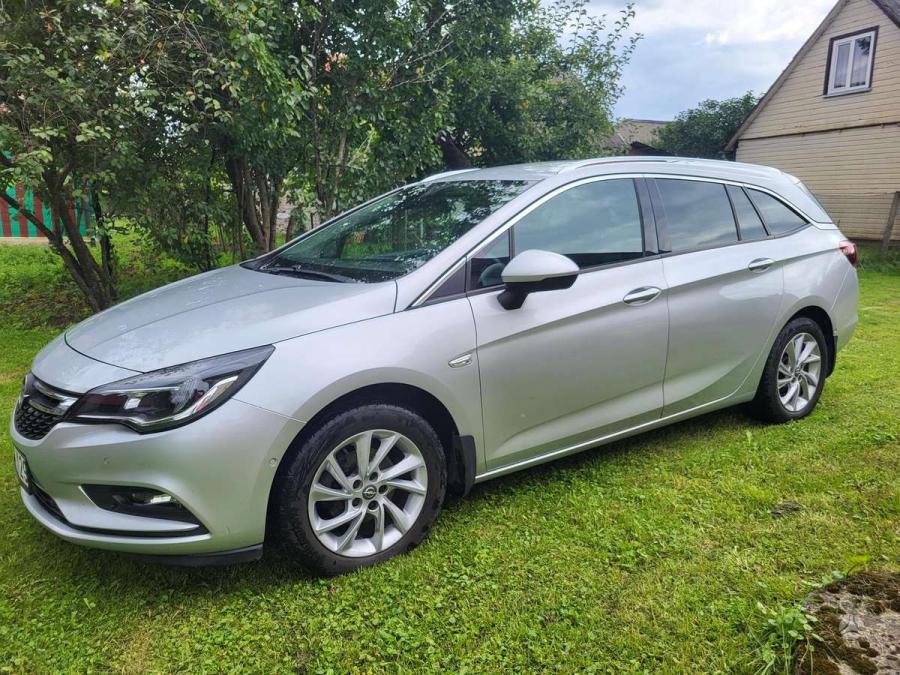 Grey Opel Astra 2018 in Birzai, with an engine capacity of 1.00 L and mileage of 94 thousand km for 6900 €, photo 4 on AUTOMOTO.COM.LV