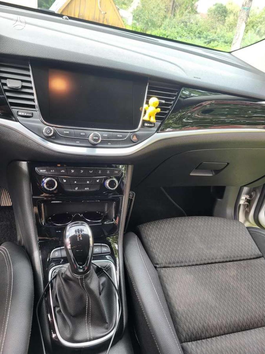 Grey Opel Astra 2018 in Birzai, with an engine capacity of 1.00 L and mileage of 94 thousand km for 6900 €, photo 8 on AUTOMOTO.COM.LV