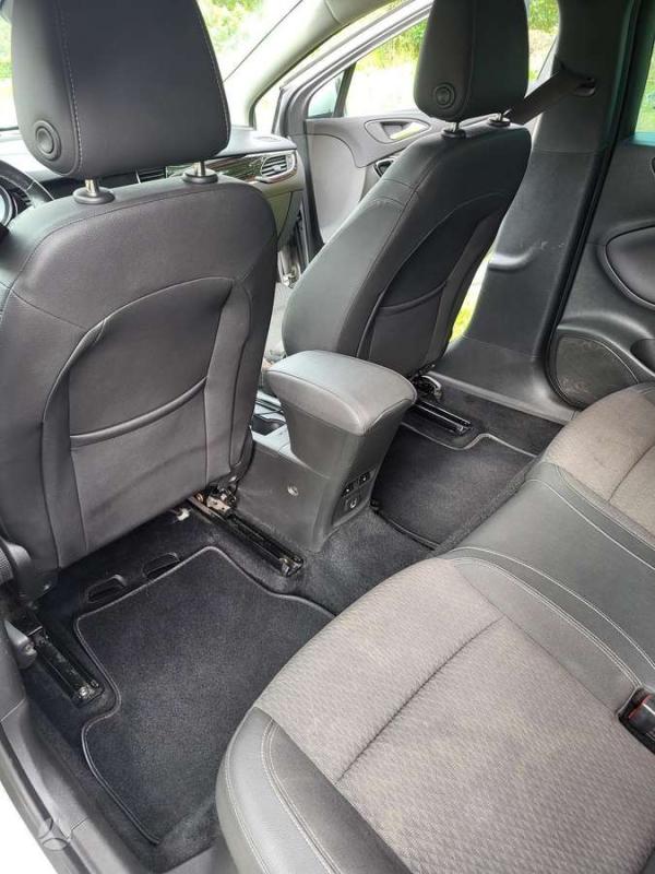 Grey Opel Astra 2018 in Birzai, with an engine capacity of 1.00 L and mileage of 94 thousand km for 6900 €, photo 9 on AUTOMOTO.COM.LV