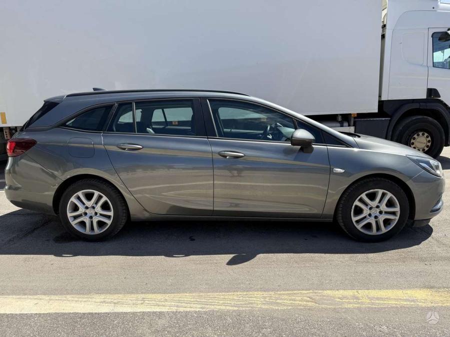 Grey Opel Astra 2018 in Klaipeda, with an engine capacity of 1.60 L and mileage of 203 thousand km for 5700 €, photo 5 on AUTOMOTO.COM.LV