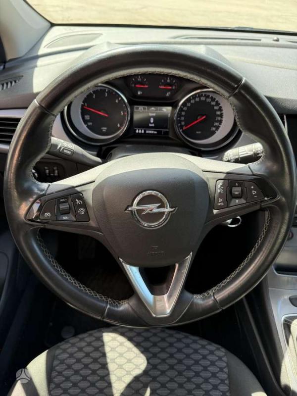 Grey Opel Astra 2018 in Klaipeda, with an engine capacity of 1.60 L and mileage of 203 thousand km for 5700 €, photo 9 on AUTOMOTO.COM.LV