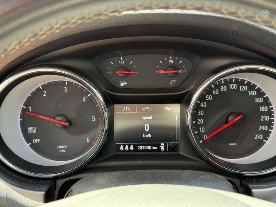 Grey Opel Astra 2018 in Klaipeda, with an engine capacity of 1.60 L and mileage of 203 thousand km for 5700 €, photo 11 on AUTOMOTO.COM.LV