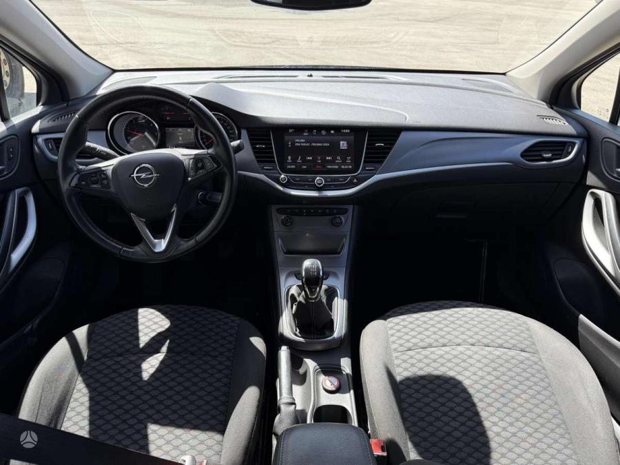 Grey Opel Astra 2018 in Klaipeda, with an engine capacity of 1.60 L and mileage of 203 thousand km for 5700 €, photo 13 on AUTOMOTO.COM.LV