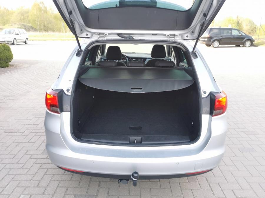 Grey Opel Astra 2018 in Riga, with an engine capacity of 1.60 L and mileage of 111 thousand km for 8790 €, photo 18 on AUTOMOTO.COM.LV
