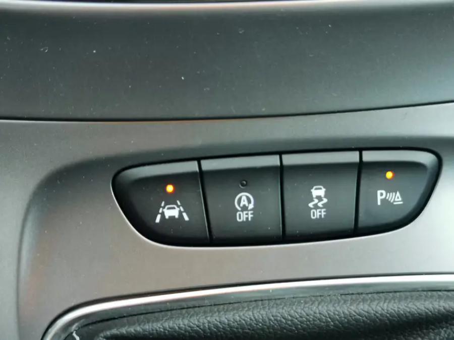 Pelēks Opel Astra 2018 Kuldīga, ar dzinēja tilpumu 1.60 L un nobraukumu 111 tūkst. km par 8790 €, foto 11 vietnē AUTOMOTO.COM.LV