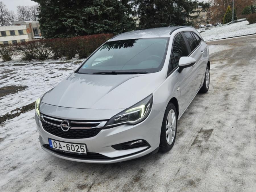 Grey Opel Astra 2018 in Riga, with an engine capacity of 1.60 L and mileage of 207 thousand km for 6690 €, photo 4 on AUTOMOTO.COM.LV