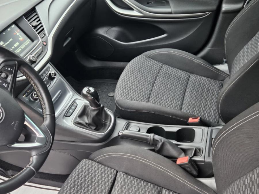 Grey Opel Astra 2018 in Riga, with an engine capacity of 1.60 L and mileage of 207 thousand km for 6690 €, photo 14 on AUTOMOTO.COM.LV