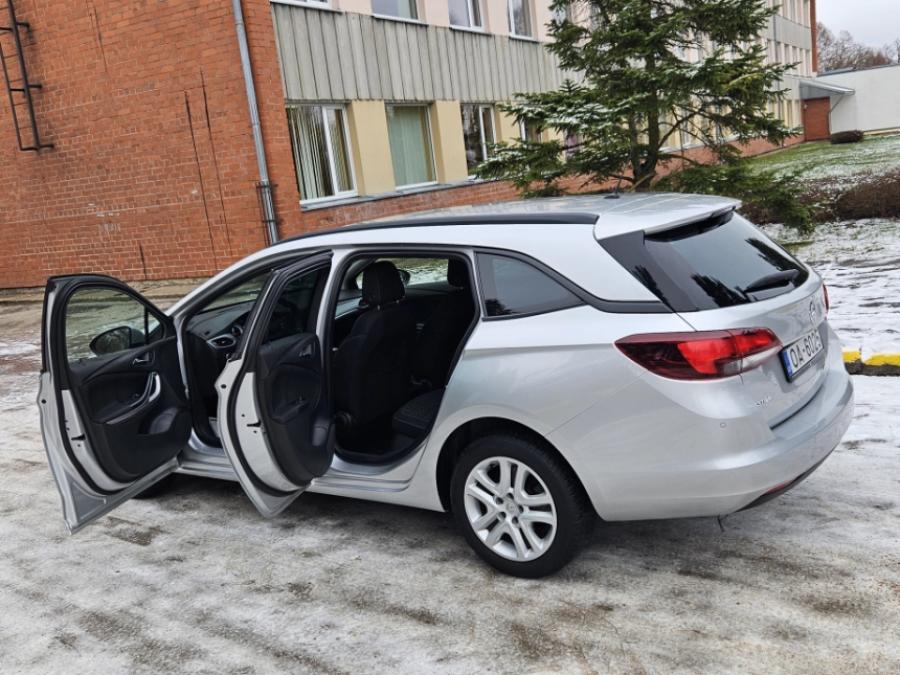 Grey Opel Astra 2018 in Riga, with an engine capacity of 1.60 L and mileage of 207 thousand km for 6690 €, photo 18 on AUTOMOTO.COM.LV