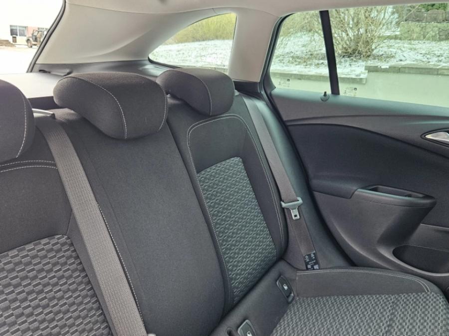 Grey Opel Astra 2018 in Riga, with an engine capacity of 1.60 L and mileage of 207 thousand km for 6690 €, photo 20 on AUTOMOTO.COM.LV