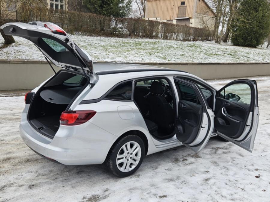Grey Opel Astra 2018 in Riga, with an engine capacity of 1.60 L and mileage of 207 thousand km for 6690 €, photo 23 on AUTOMOTO.COM.LV
