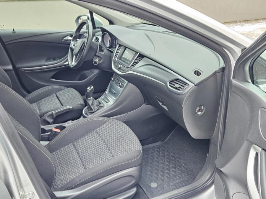 Grey Opel Astra 2018 in Riga, with an engine capacity of 1.60 L and mileage of 207 thousand km for 6690 €, photo 25 on AUTOMOTO.COM.LV