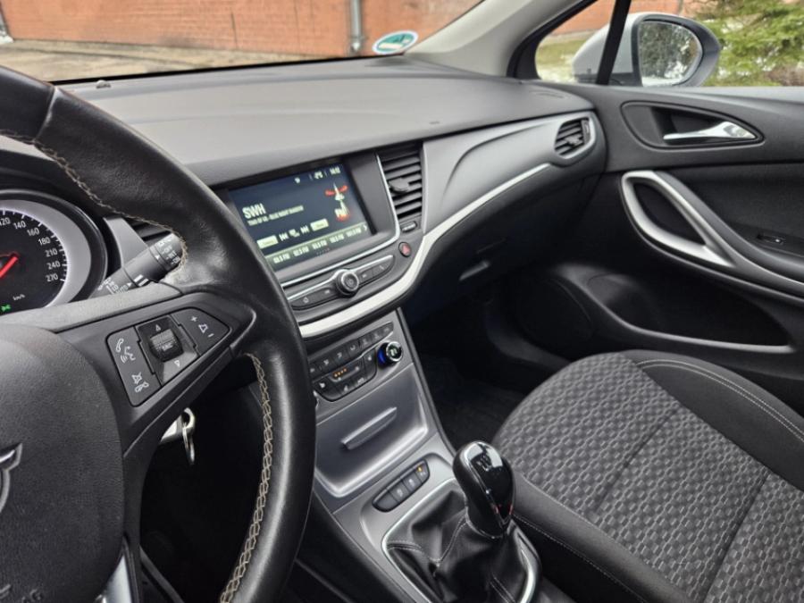 Grey Opel Astra 2018 in Riga, with an engine capacity of 1.60 L and mileage of 207 thousand km for 6690 €, photo 31 on AUTOMOTO.COM.LV