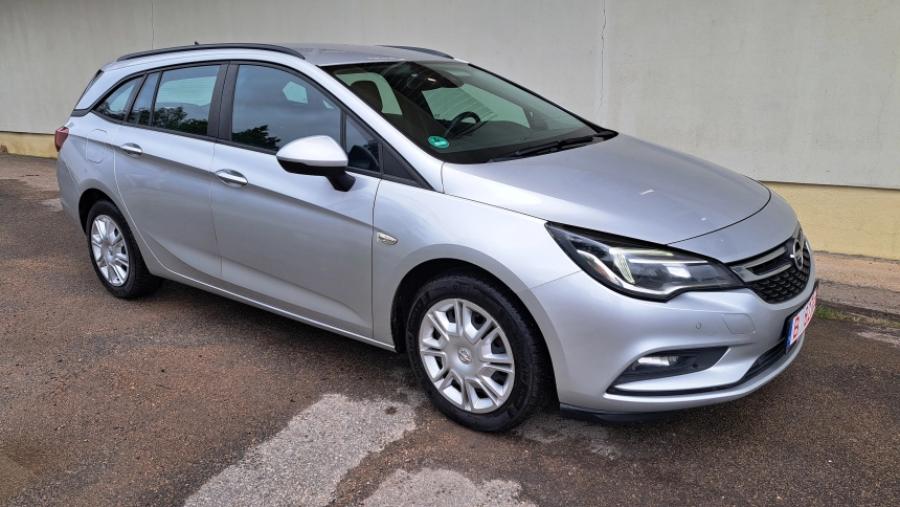 Grey Opel Astra 2018 in Riga, with an engine capacity of 1.60 L and mileage of 235 thousand km for 6550 €, photo 4 on AUTOMOTO.COM.LV