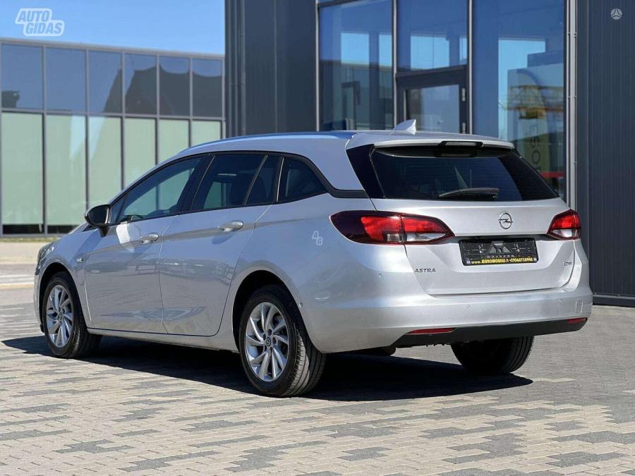 Grey Opel Astra 2018 in Siauliai, with an engine capacity of 1.60 L and mileage of 186 thousand km for 7700 €, photo 8 on AUTOMOTO.COM.LV