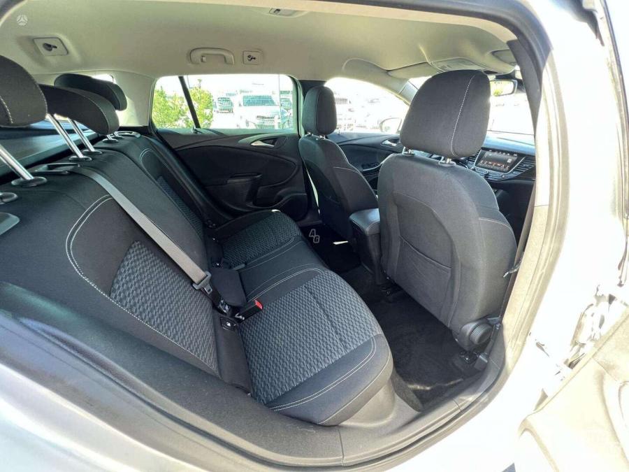 Grey Opel Astra 2018 in Siauliai, with an engine capacity of 1.60 L and mileage of 186 thousand km for 7700 €, photo 23 on AUTOMOTO.COM.LV