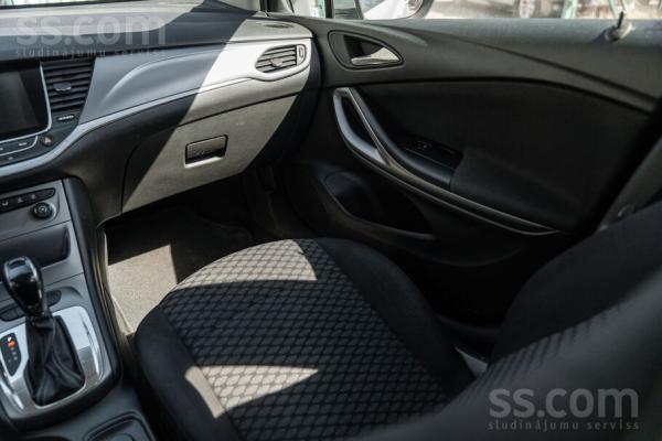 Grey Opel Astra 2018 in Riga, with an engine capacity of 1.60 L and mileage of 273 thousand km for 6350 €, photo 7 on AUTOMOTO.COM.LV