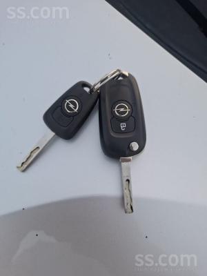 Grey Opel Astra 2018 in Riga, with an engine capacity of 1.60 L and mileage of 202 thousand km for 5600 €, photo 4 on AUTOMOTO.COM.LV