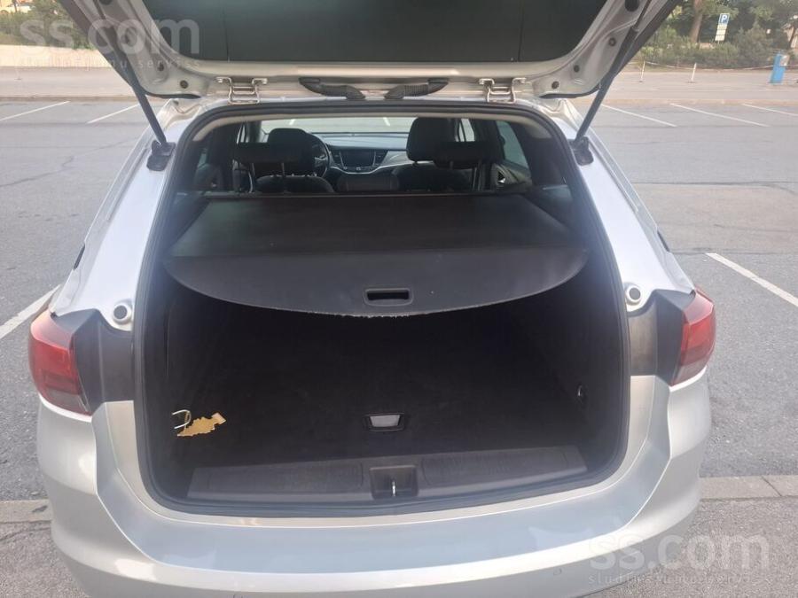 Grey Opel Astra 2018 in Riga, with an engine capacity of 1.60 L and mileage of 202 thousand km for 5600 €, photo 7 on AUTOMOTO.COM.LV