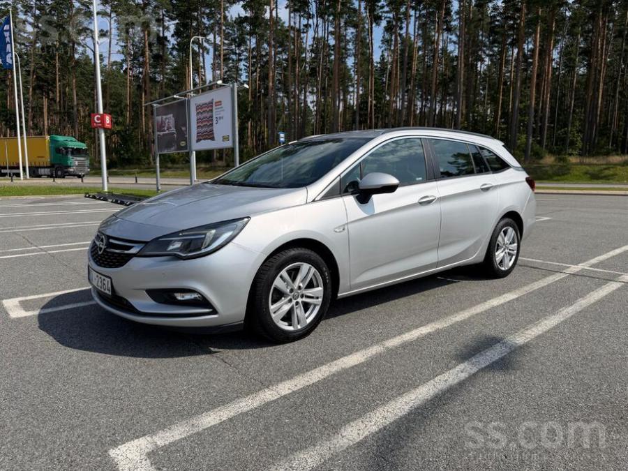 Grey Opel Astra 2018 in Riga, with an engine capacity of 1.60 L and mileage of 230 thousand km for 6490 €, photo 5 on AUTOMOTO.COM.LV