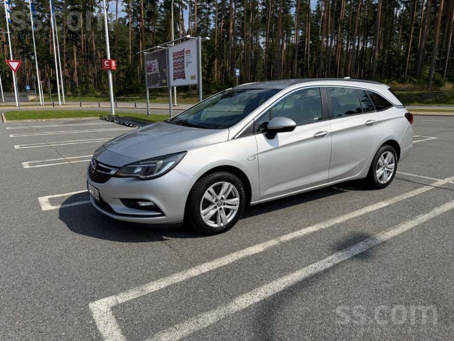 Grey Opel Astra 2018 in Riga, with an engine capacity of 1.60 L and mileage of 230 thousand km for 6490 €, photo 9 on AUTOMOTO.COM.LV
