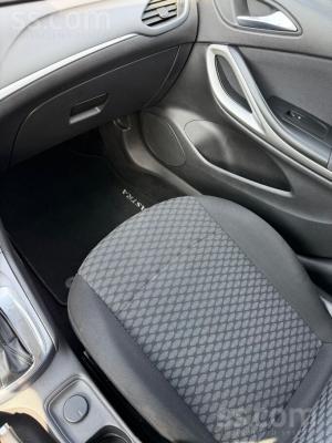 Grey Opel Astra 2018 in Riga, with an engine capacity of 1.60 L and mileage of 230 thousand km for 6490 €, photo 16 on AUTOMOTO.COM.LV