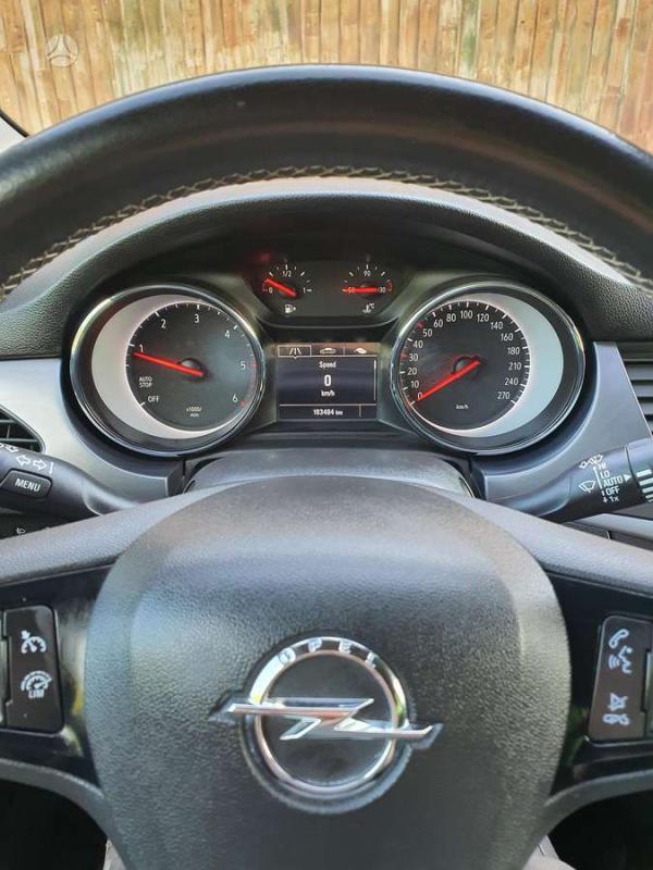Grey Opel Astra 2018 in Sakiai, with an engine capacity of 1.60 L and mileage of 163 thousand km for 8500 €, photo 9 on AUTOMOTO.COM.LV