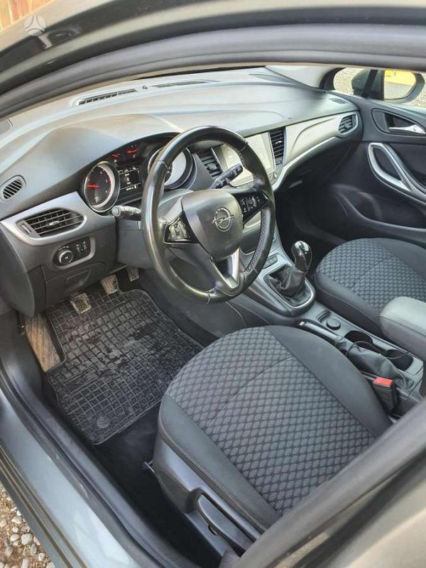 Grey Opel Astra 2018 in Sakiai, with an engine capacity of 1.60 L and mileage of 163 thousand km for 8500 €, photo 10 on AUTOMOTO.COM.LV